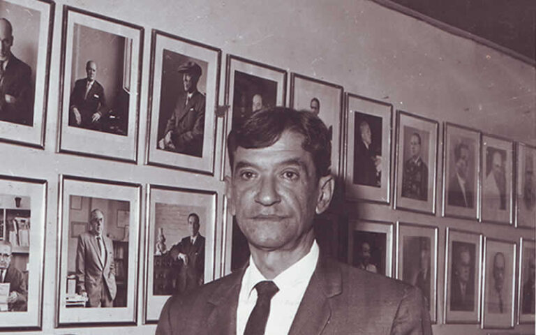 Efemérides 28 de mayo: fallece Juan Mejía Baca, editor de grandes ...