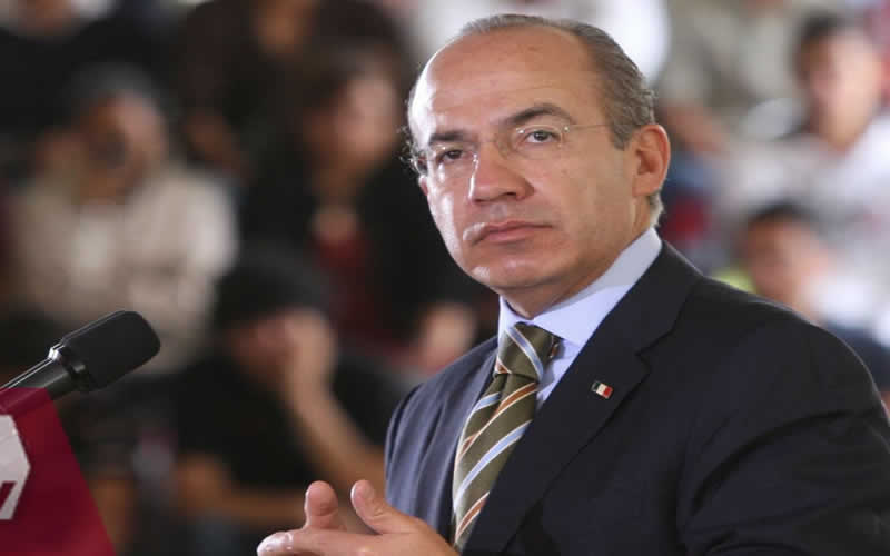 México: Expresidente Felipe Calderón donará su pensión a niños con ...